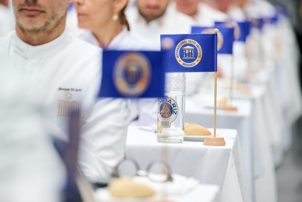 De grands chefs cuisiniers du monde entier décernent la plus haute ...
